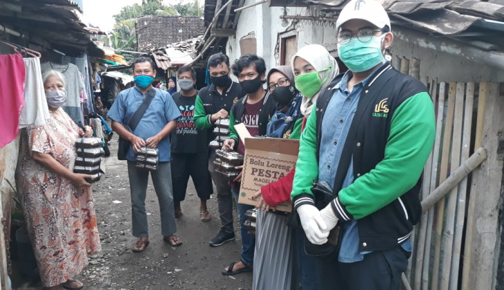 Mahasiswa UGM Bantu Masyarakat Jogja Terdampak Covid | Universitas ... Mahasiswa UGM Bantu Masyarakat Jogja Terdampak Covid | Universitas ...