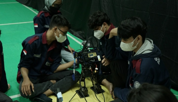 Tim Robot UGM Juara 2 KRSBI Humanoid KRI Wilayah I 2021 | Universitas ...